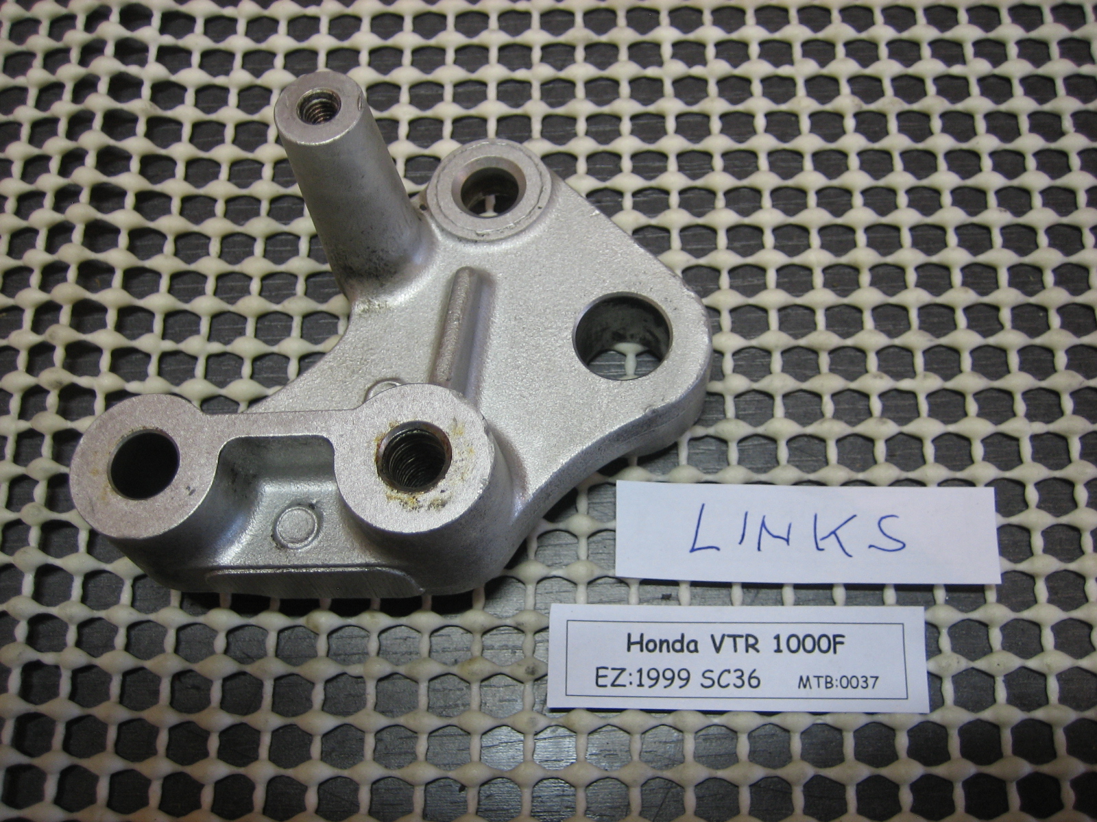 Honda VTR 1000F Motorhalterung hinten unten links | MotorradTeile Berndorf